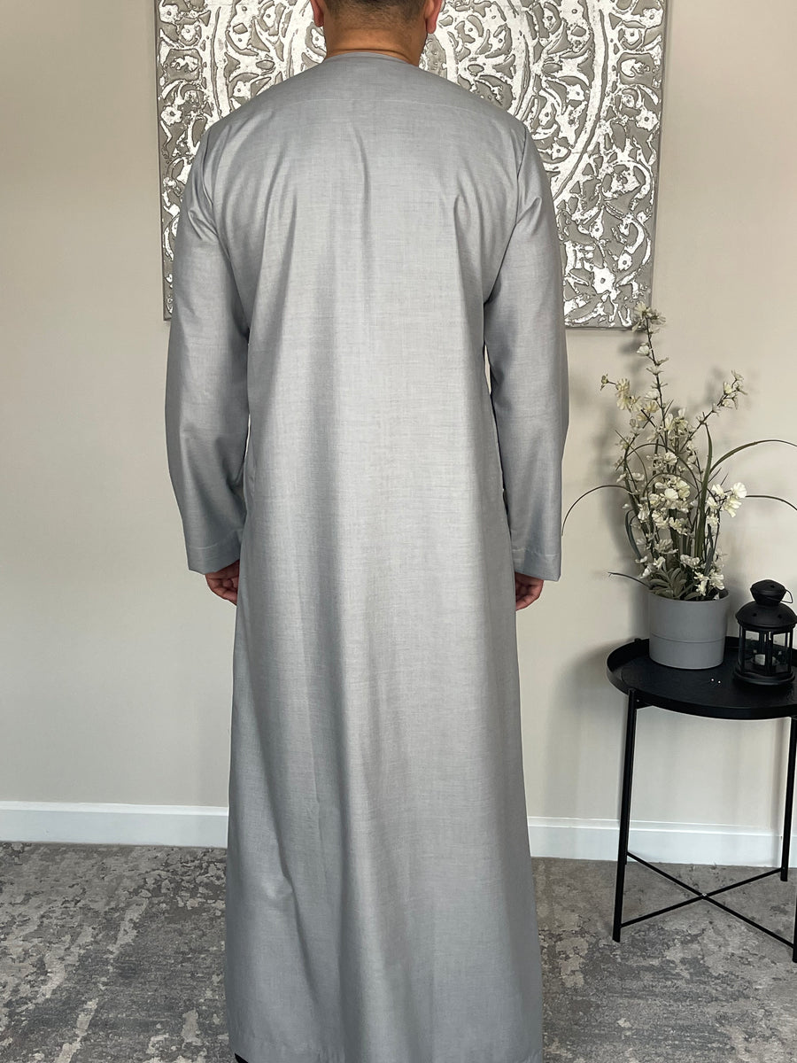 Men’s Silver Grey Omani Thobe Jubbah – AWRAH CLOTHING